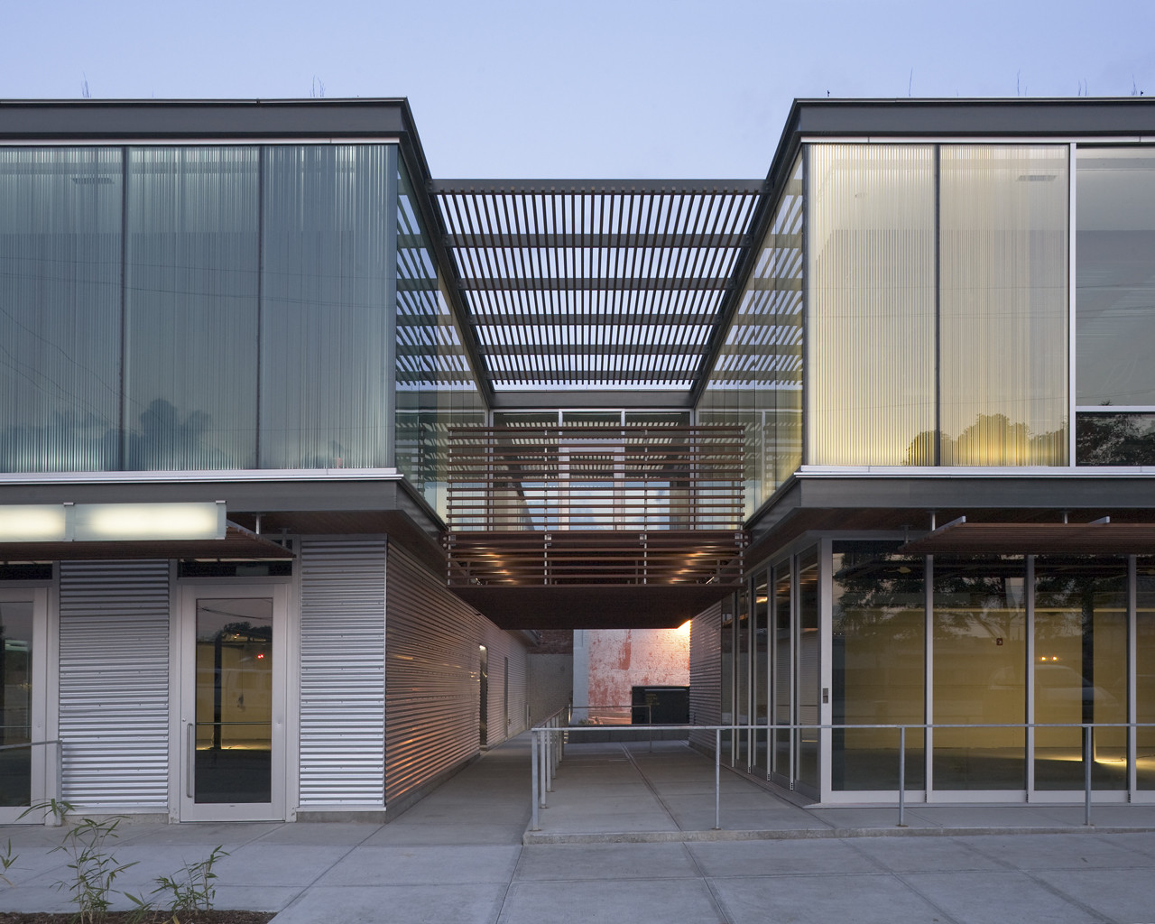 Gallery of Botwin Building / El Dorado - 6