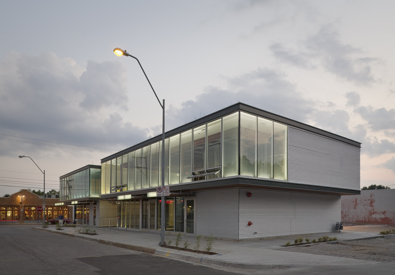 Gallery of Botwin Building / El Dorado - 19