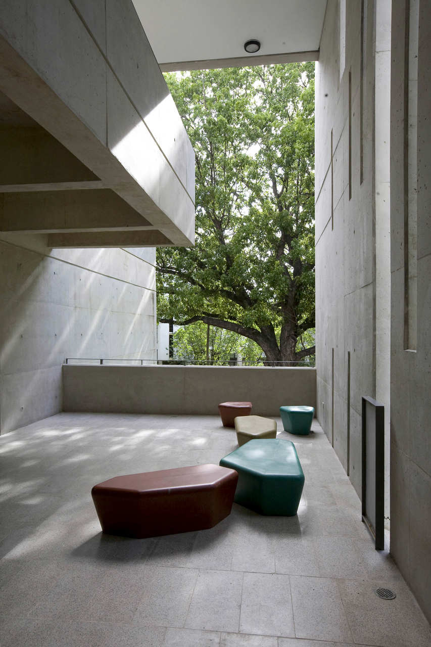 Gallery of University of Puerto Rico General Studies Building / Toro ...