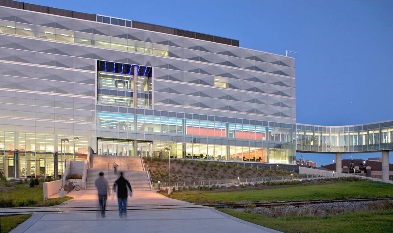 Gallery of Engineering 5 Building / Perkins+Will - 6