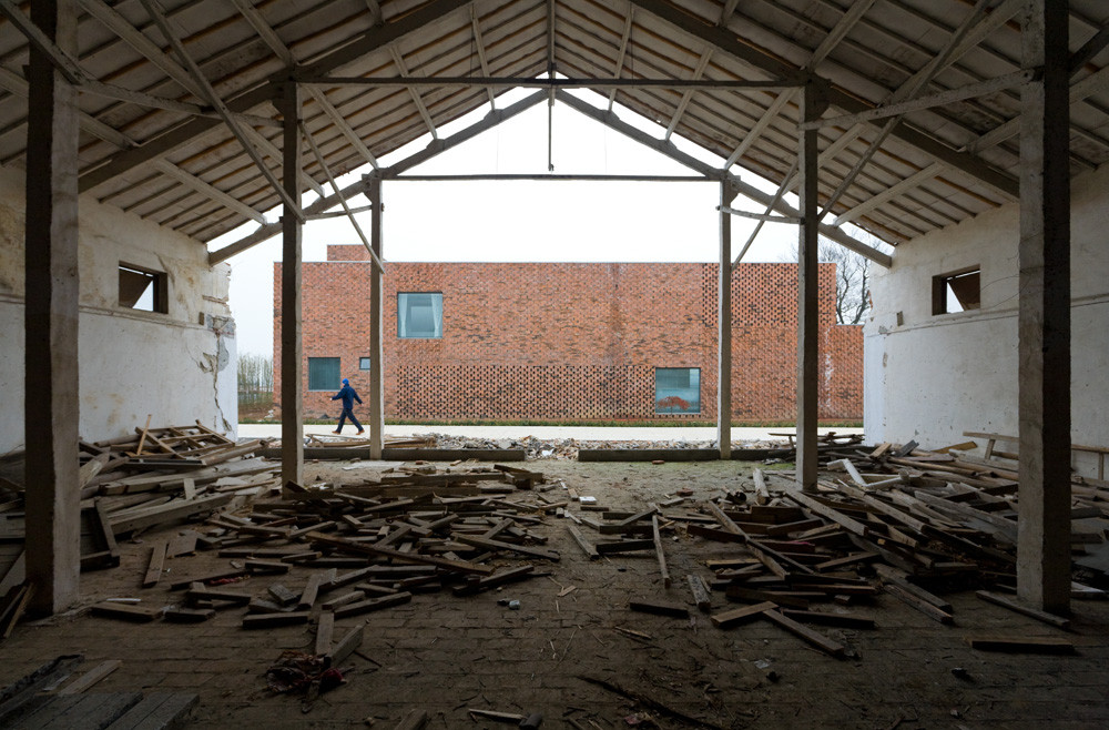 Gallery of Brick House / AZL architects - 6