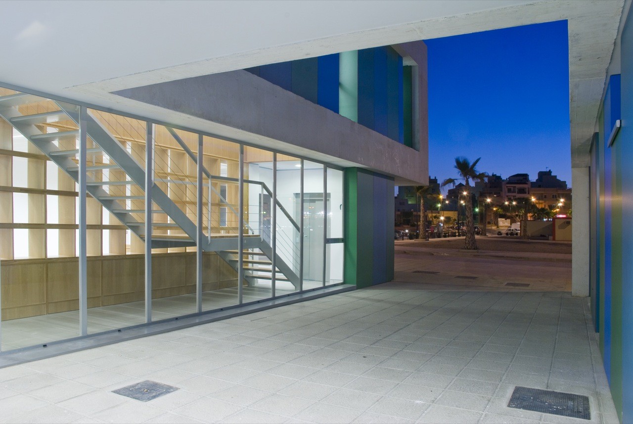 Gallery of Office and Service Building / Donaire Arquitectos - 13
