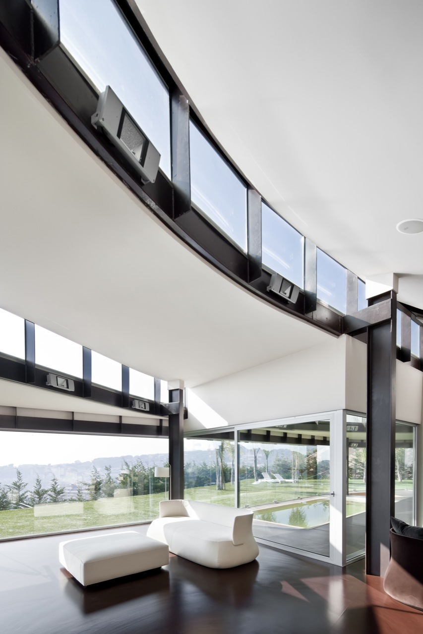 Gallery of Topographic House / MIAS Architects - 2