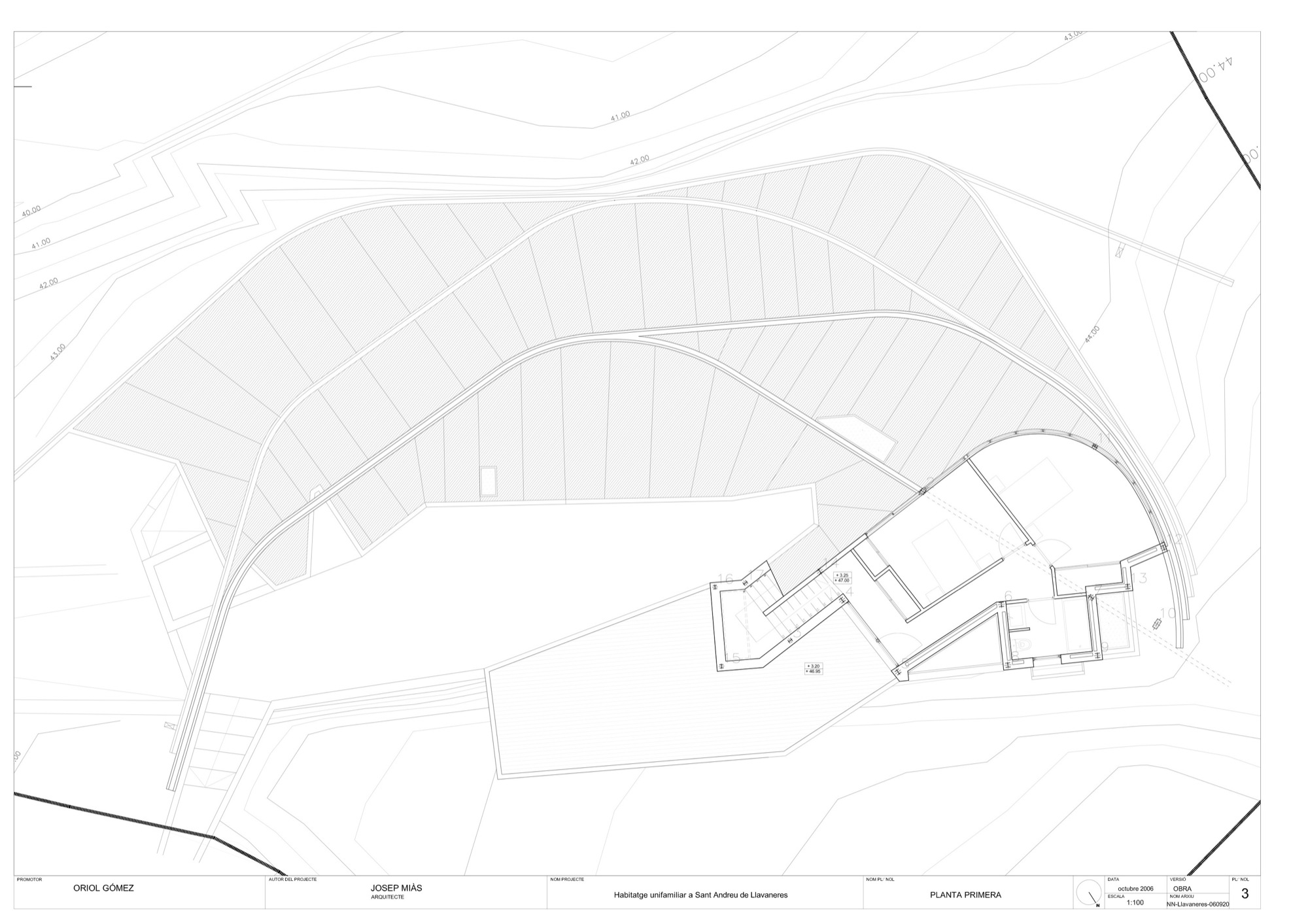 Gallery of Topographic House / MIAS Architects - 13