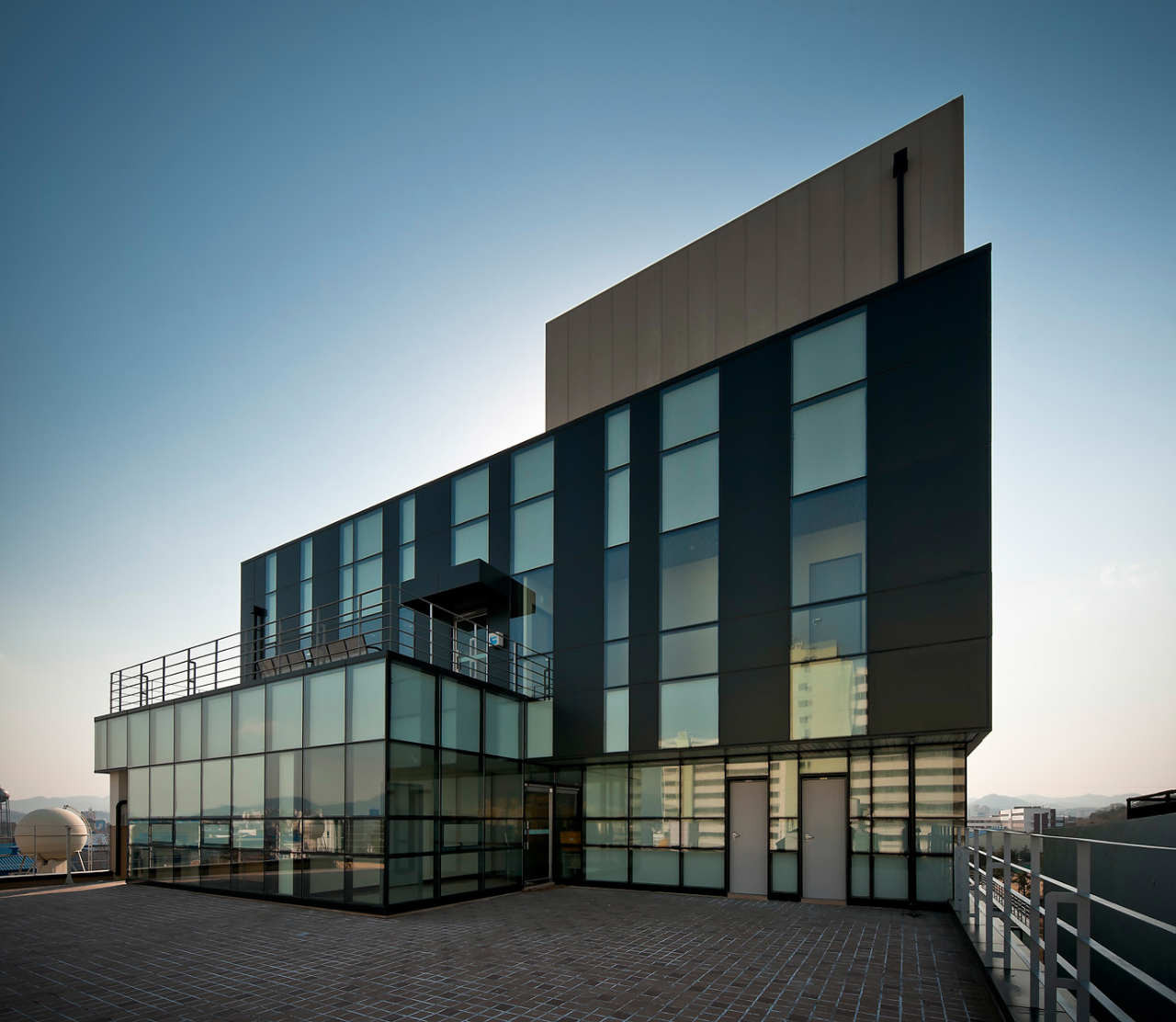 Gallery of Engineering College Korea Polytechnic VI / Baum Architects - 10