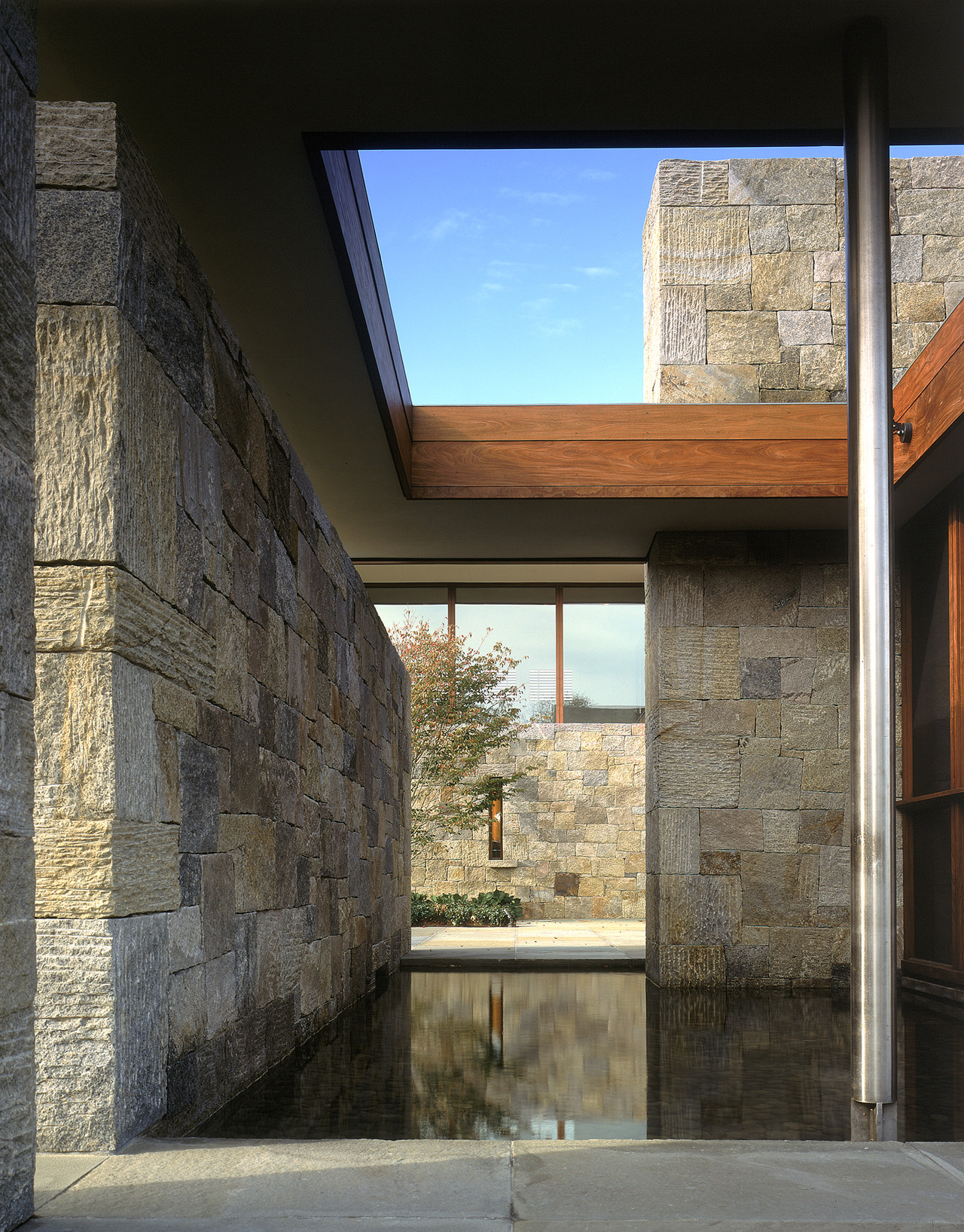 Gallery of Stone Houses / LSS - 25
