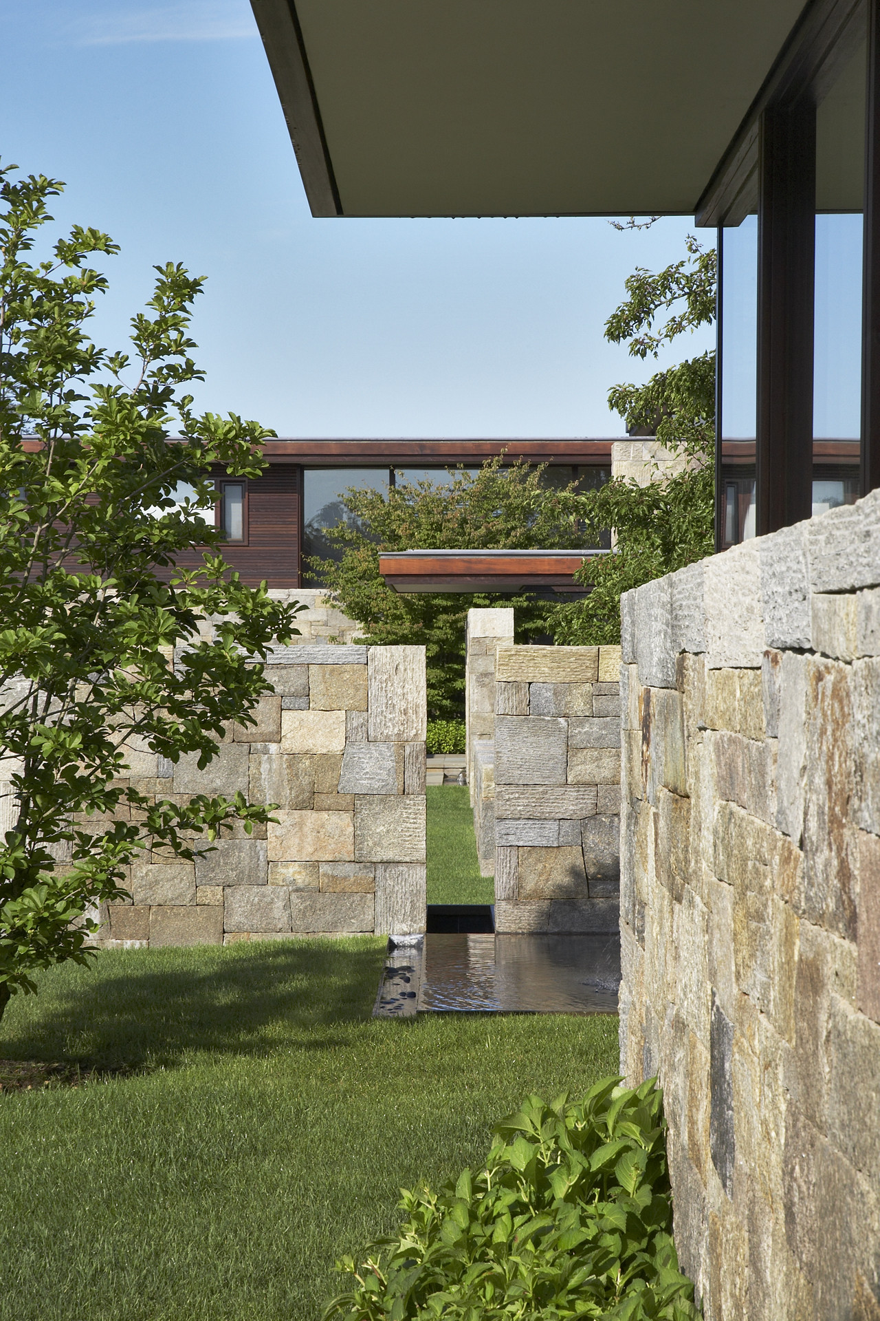 Gallery of Stone Houses / LSS - 19