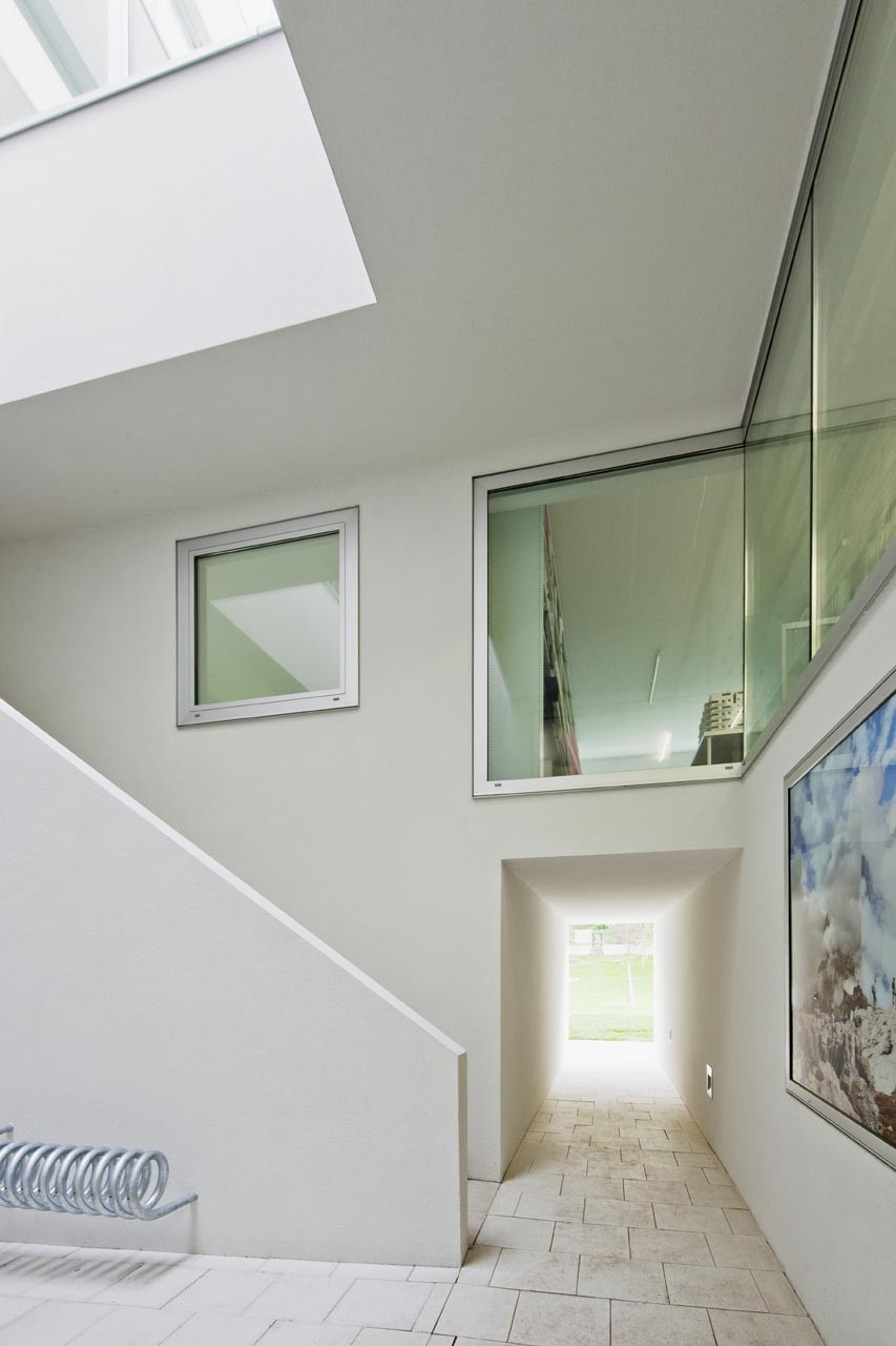 Gallery of NEU 31 / SUPERBLOCK - 8