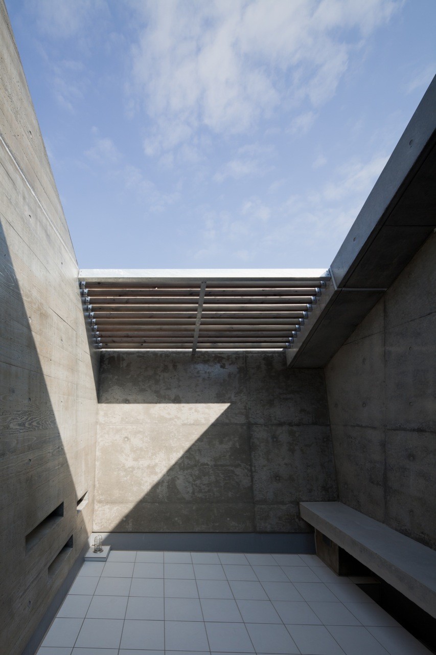 Gallery of House in Fuji / LEVEL Architects - 12