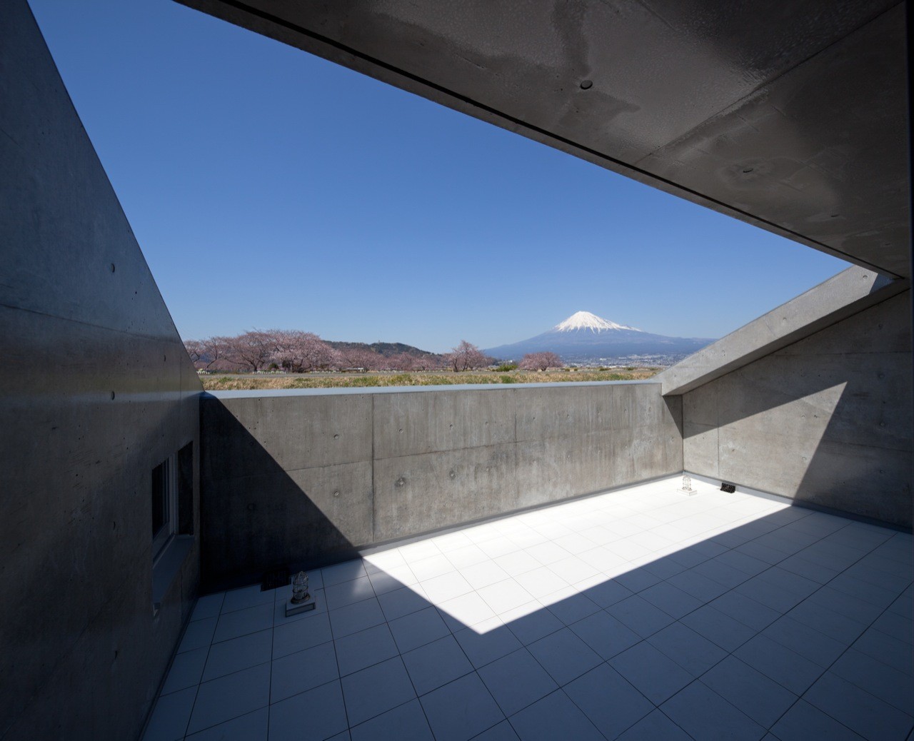 Gallery of House in Fuji / LEVEL Architects - 8