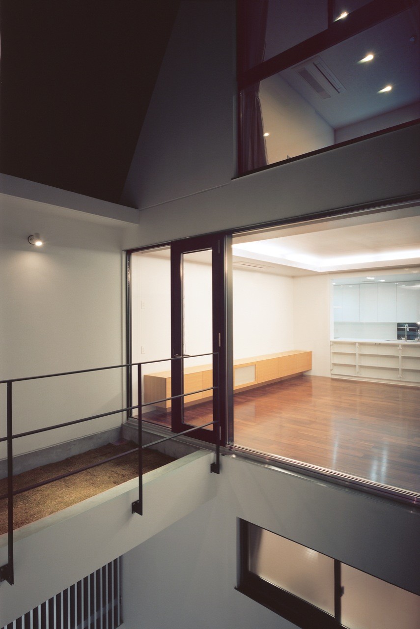 Gallery of Triplex House in Nakano / LEVEL Architects - 7