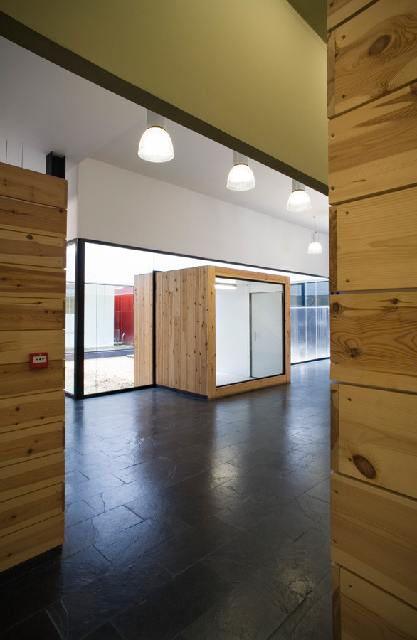 Gallery of Aluminium Refinery Offices / Madland Estudio + Espaciopapel - 17