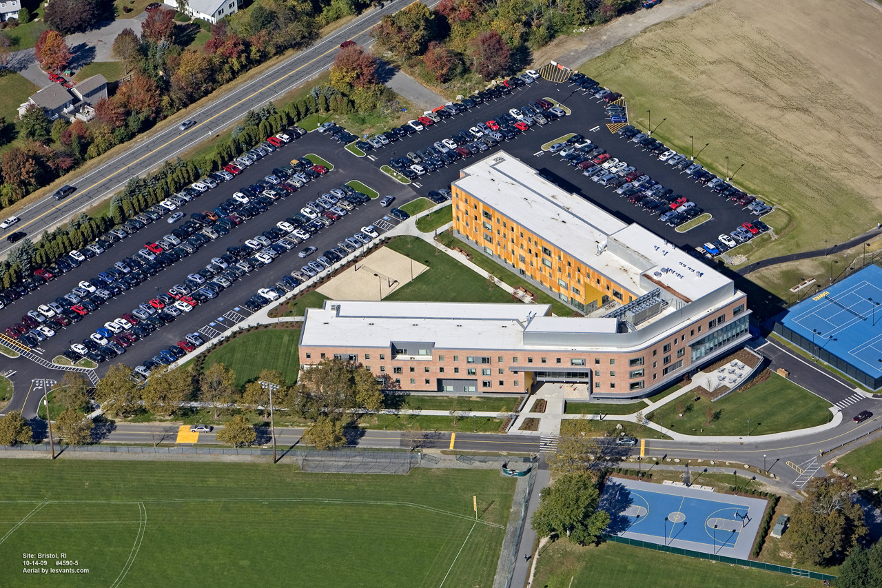 Gallery of RWU North Campus Residence Hall / Perkins+Will - 3