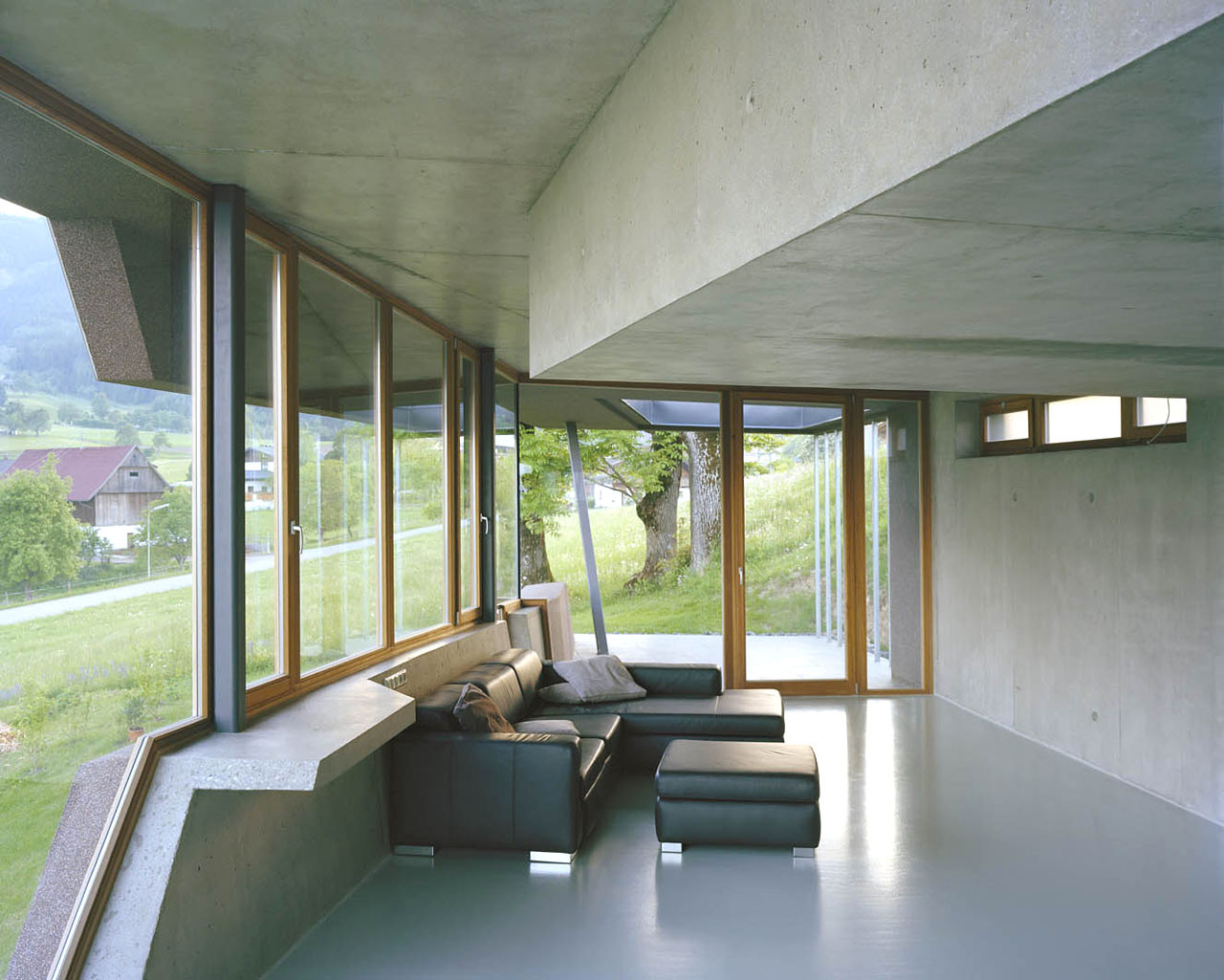 Gallery of Embedded House / HOLODECK architects - 5