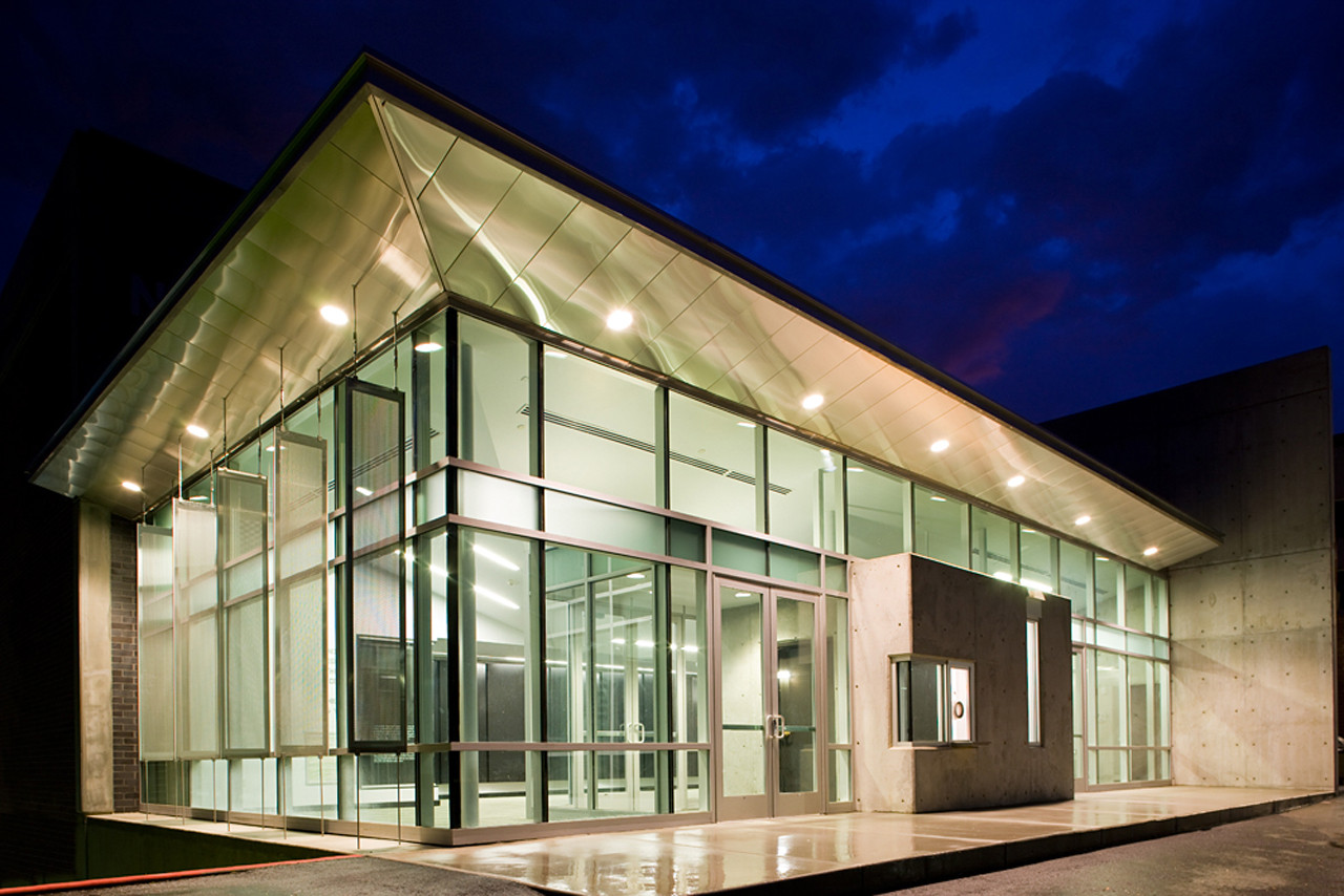 Gallery of Utah Valley University Noorda Theater / Axis Architects - 3