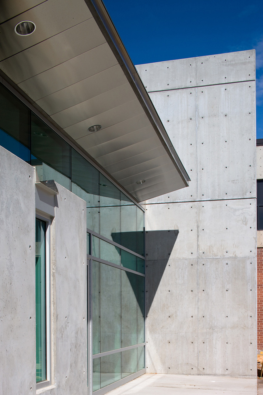 Gallery of Utah Valley University Noorda Theater / Axis Architects - 4