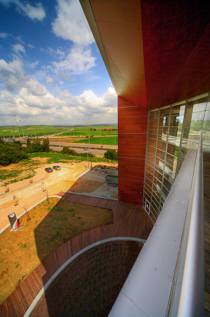 Gallery of C.P.C Headquarters / Schwartz Besnosoff Architects - 15