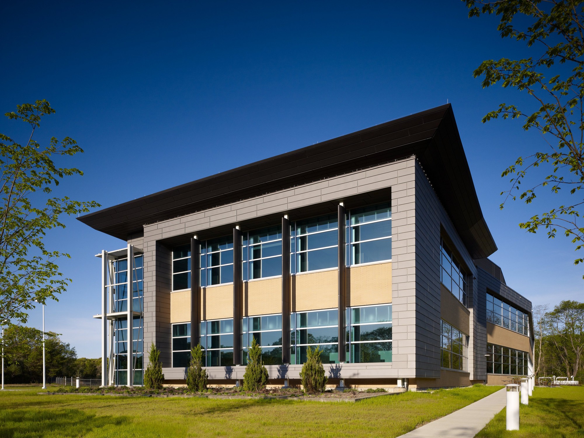 Gallery of Advanced Energy Center, Stony Brook University / Flad ...