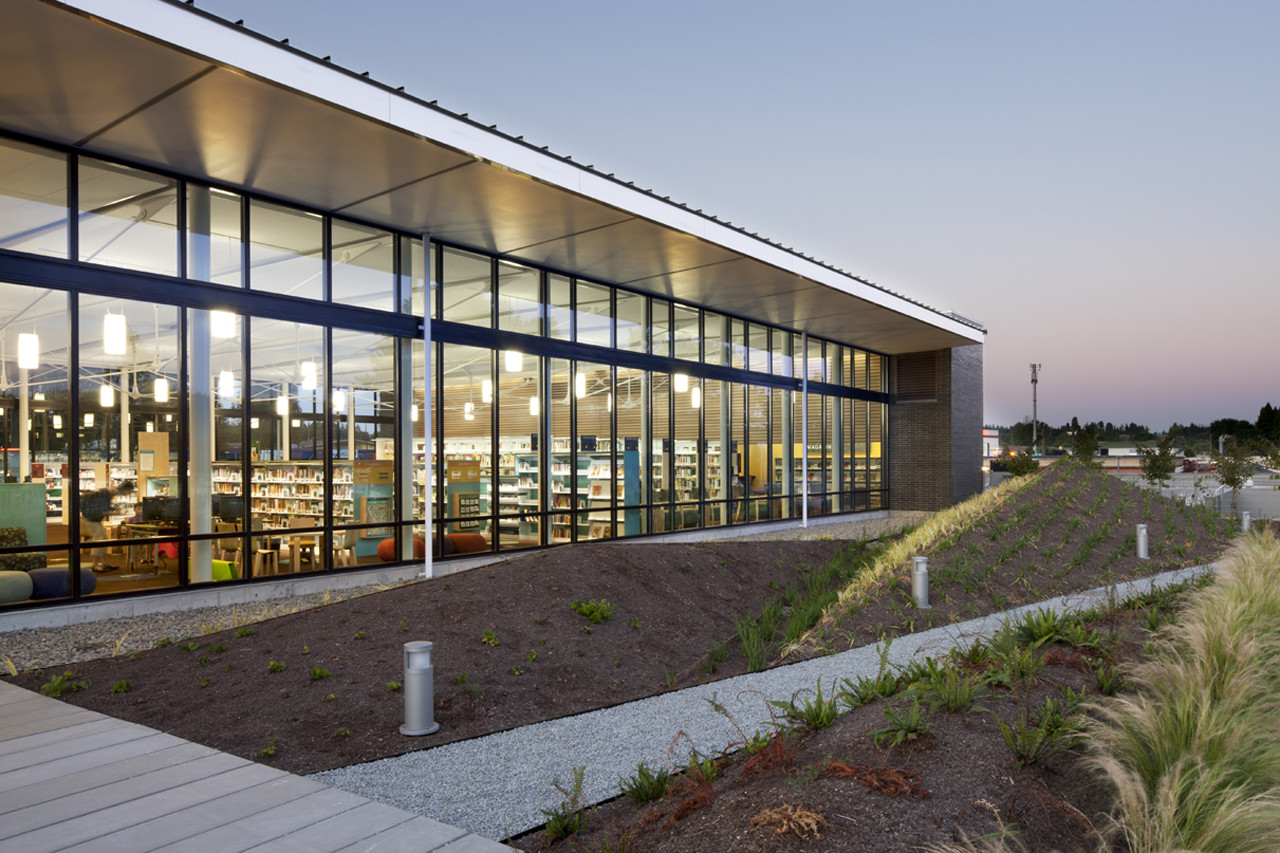 Gallery of Kenmore Library / Weinstein A|U - 7