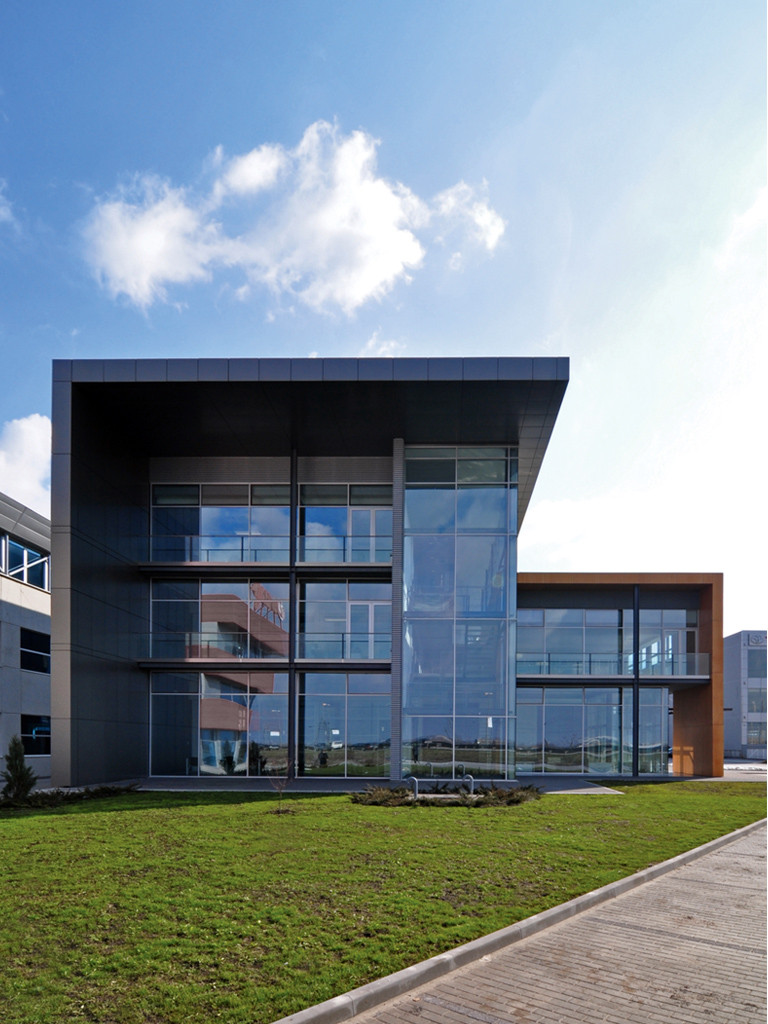 Gallery of Pin Computers office building / Kuzmanov and Partners - 8