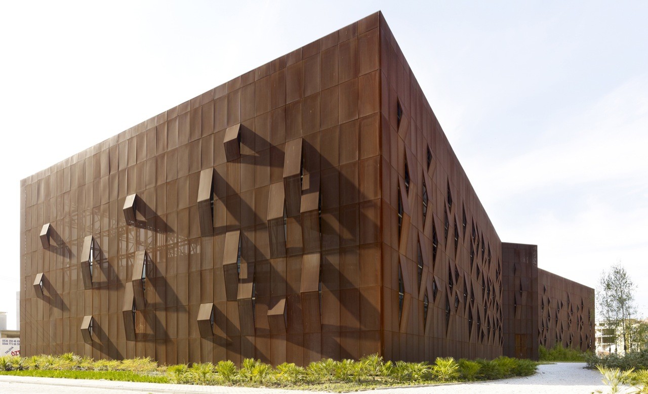 Gallery of Raif Dinçkök Yalova Cultural Center / EAA - Emre Arolat ...