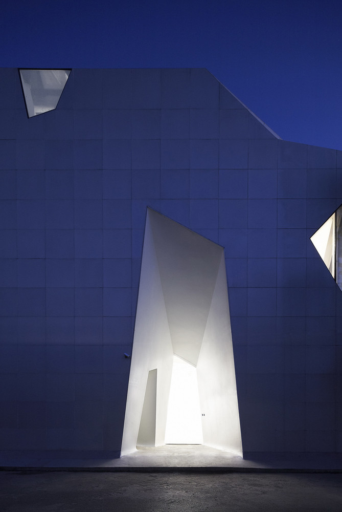 Gallery of 798 ART SPACE / Thanlab Office - 3