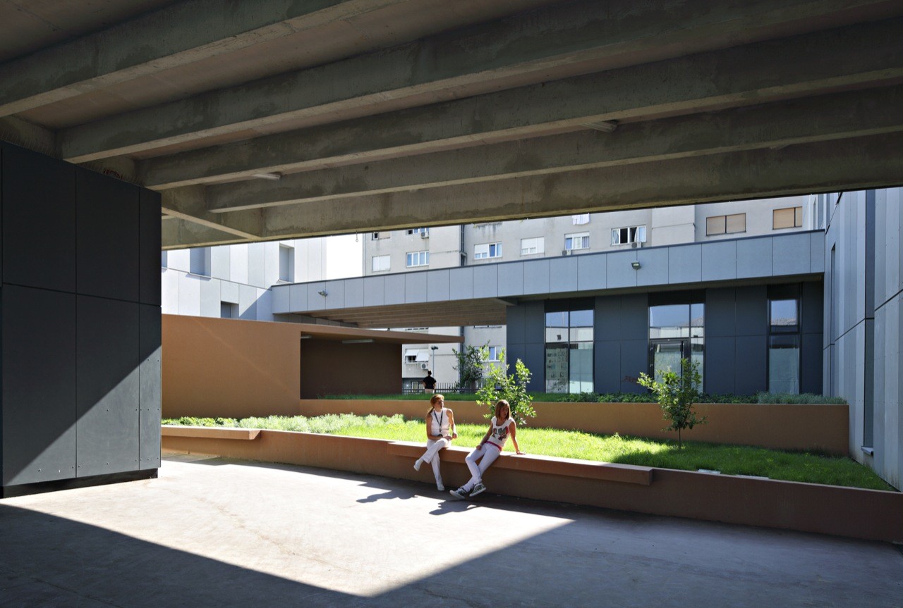 Gallery of P10 Mixed Use Building / Studio Up - 10