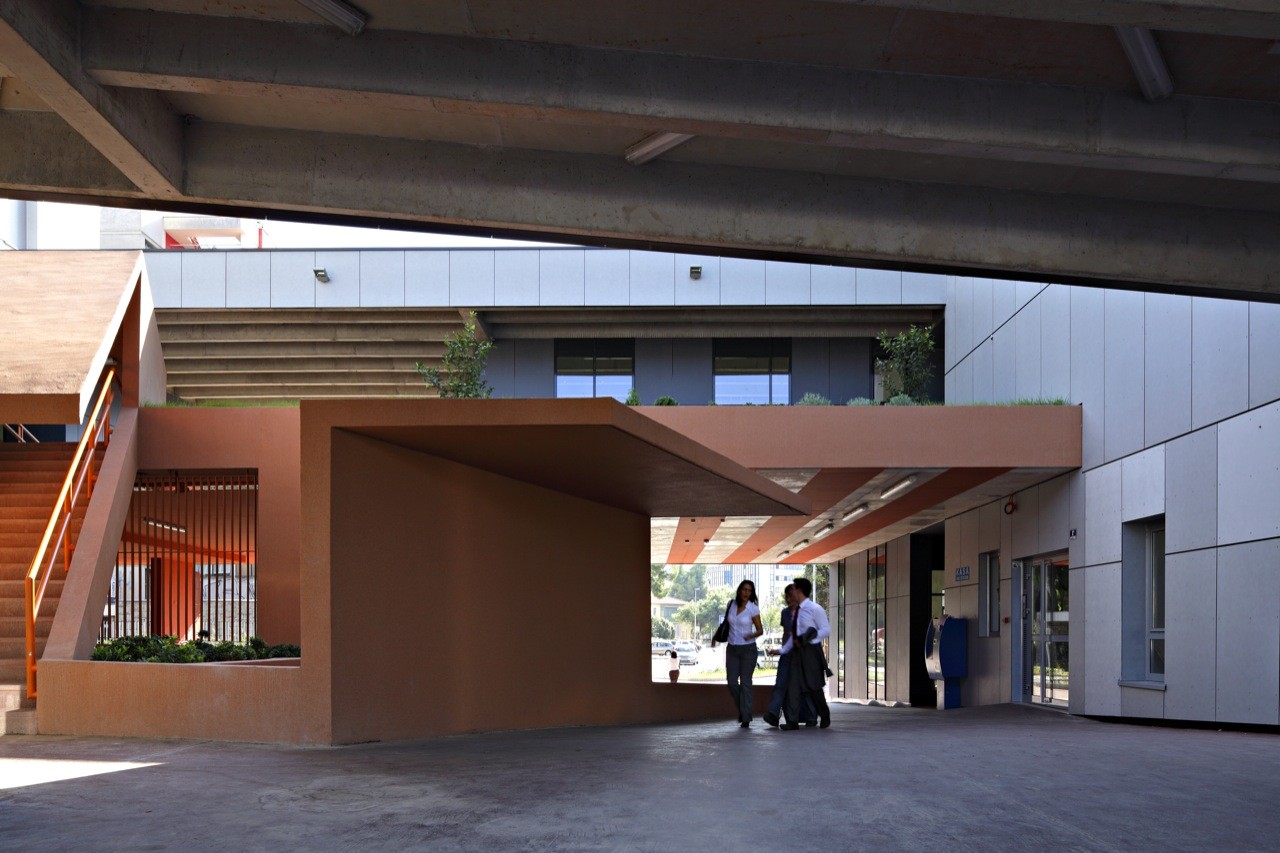 Gallery of P10 Mixed Use Building / Studio Up - 9