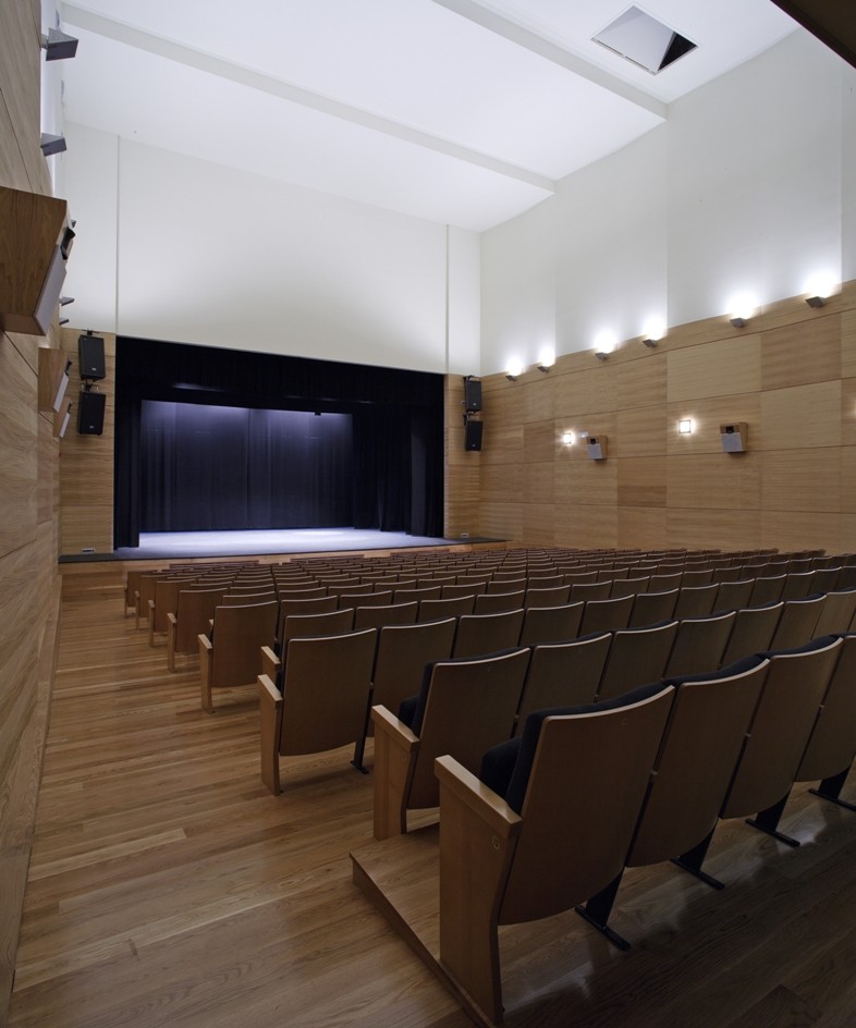 Gallery of Auditorium And Multifunctional Building / Virai Arquitectos - 5
