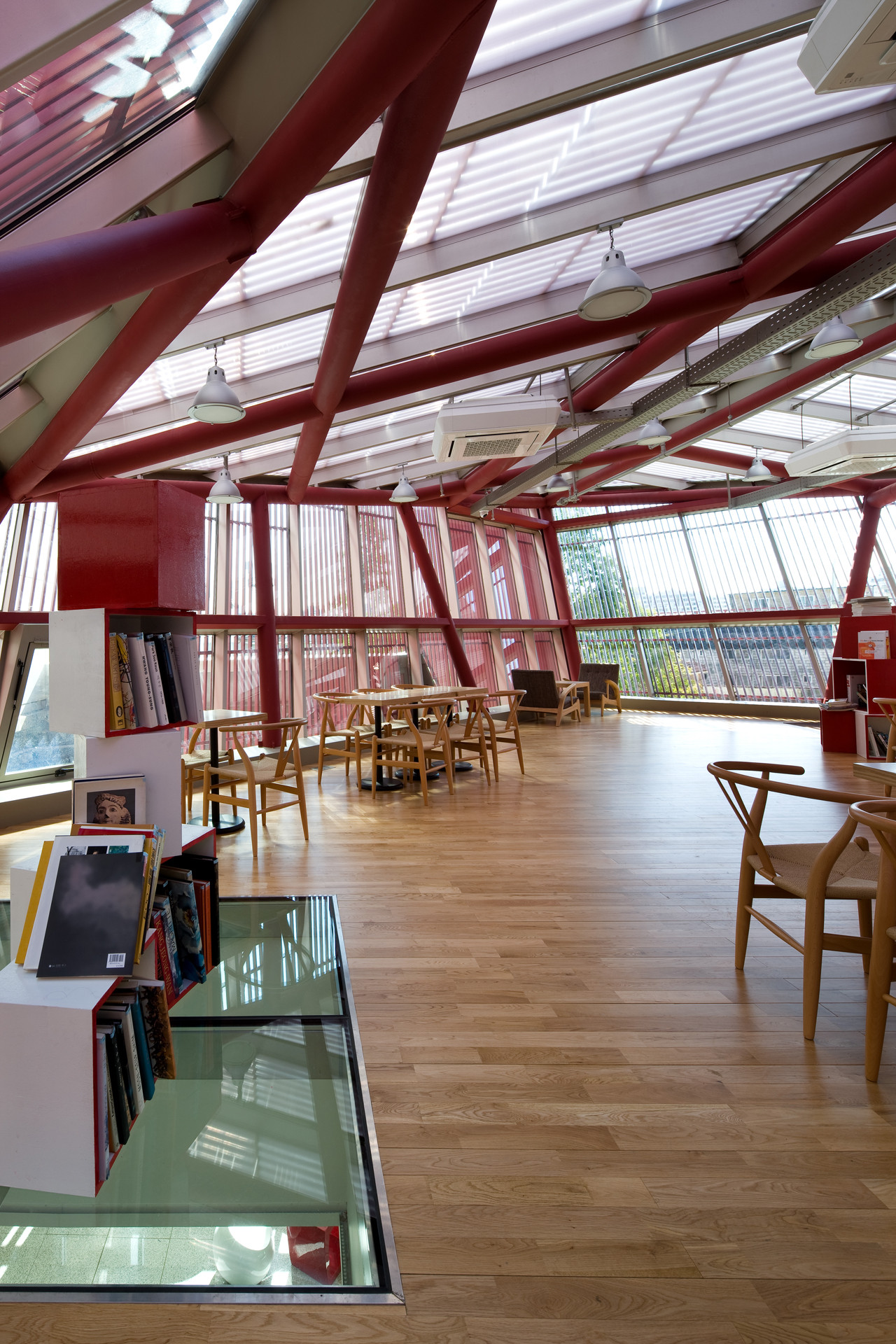 Gallery of Exit 45 / Chiasmus Partners - 8