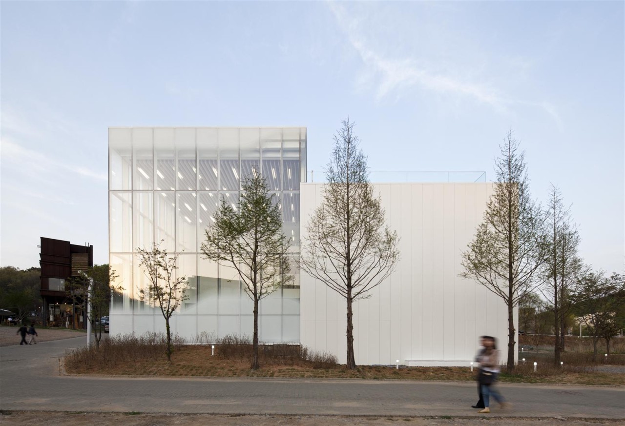 Gallery of White Block Gallery / SsD - 4