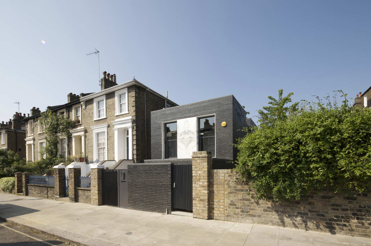 Gallery of The Shadow House / Liddicoat & Goldhill - 6
