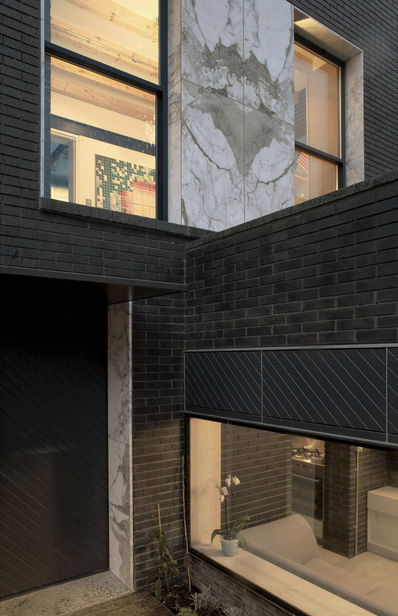 Gallery of The Shadow House / Liddicoat & Goldhill - 3
