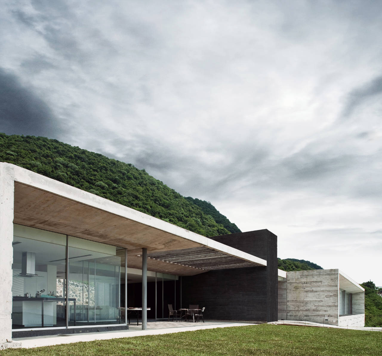Gallery of Widescreen House / R Zero Studio - 4
