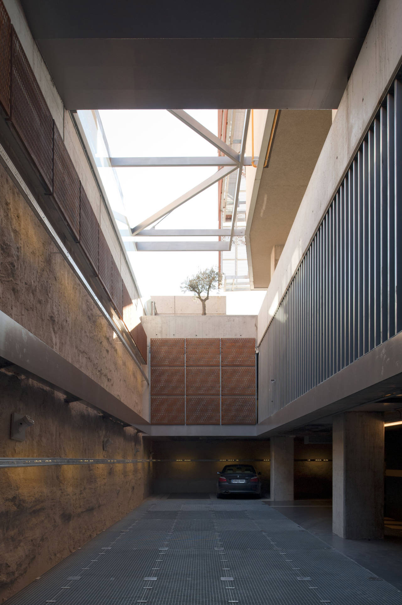 Gallery of Madrid Idom Office / ACXT - 26