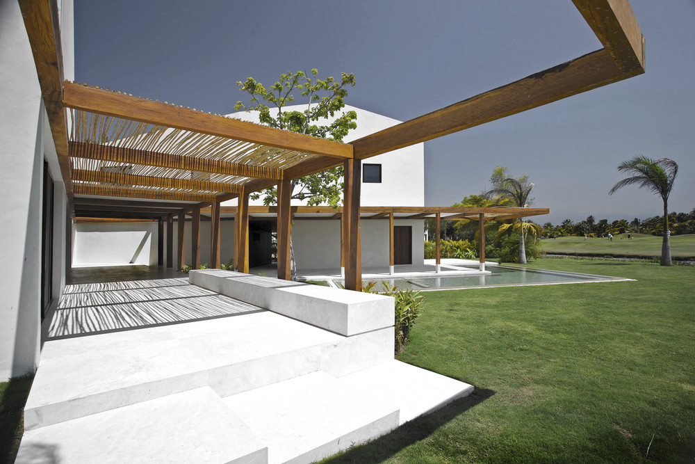 Gallery of SC PTV House / Luis Aldrete - 10