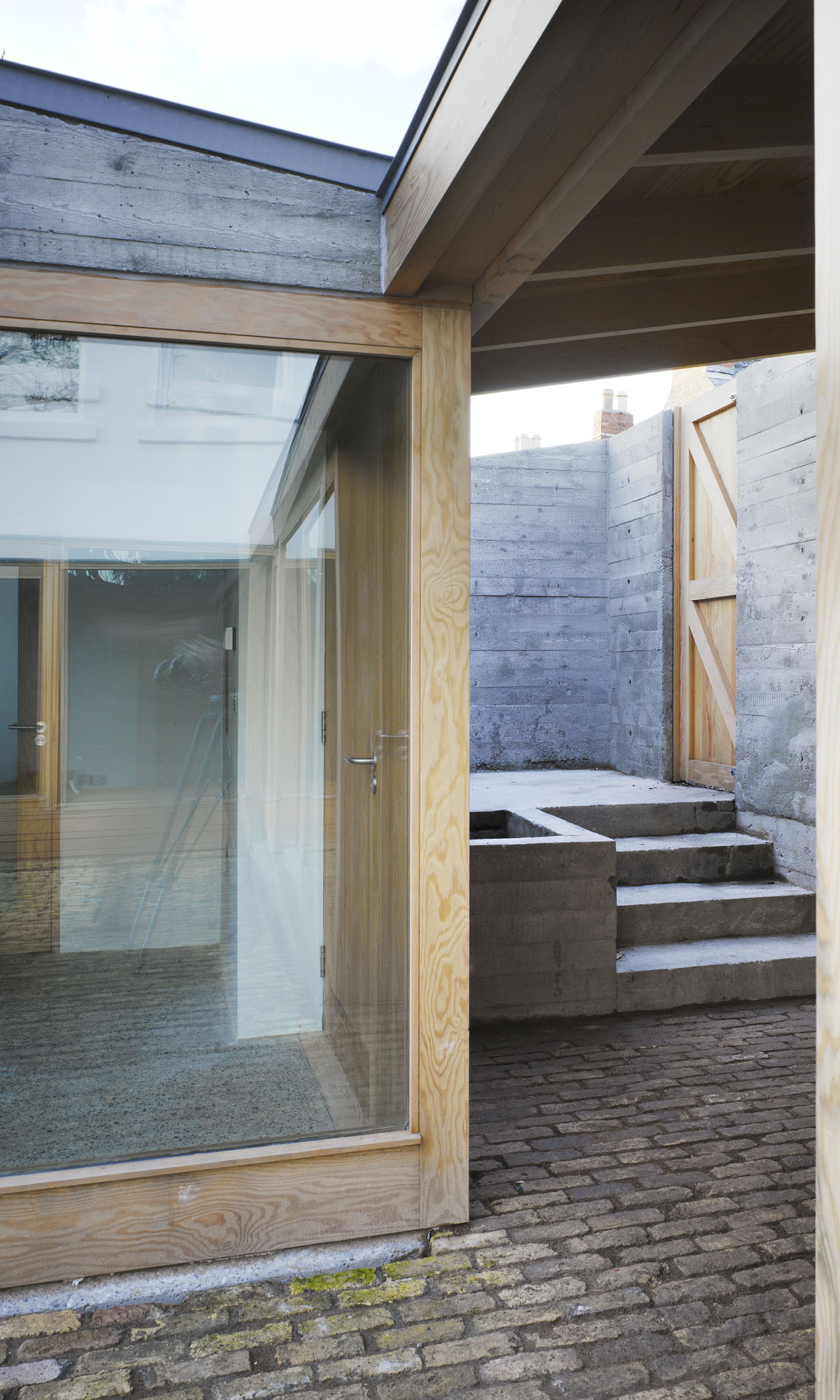 Gallery of Laneway Wall Garden House / Donaghy & Dimond Architects - 8