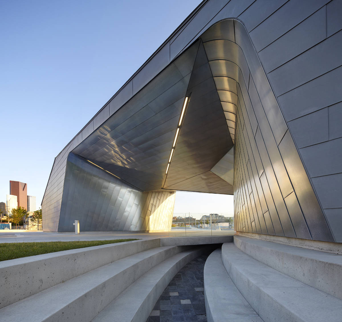 Gallery of Sherbourne Common Pavilion / Teeple Architects - 8