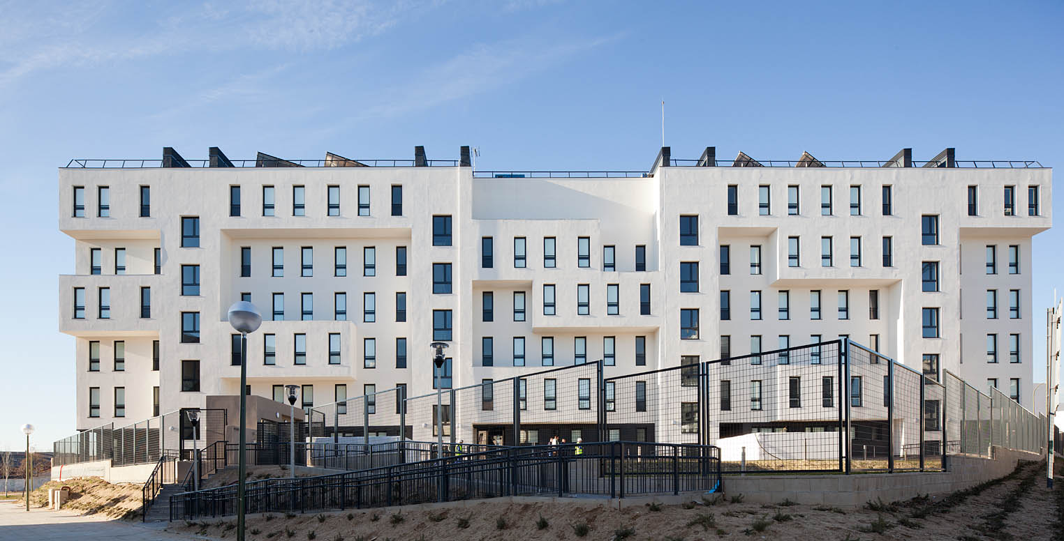 Gallery of 42 Social Housing in the New District of Barajas / B10+N ...