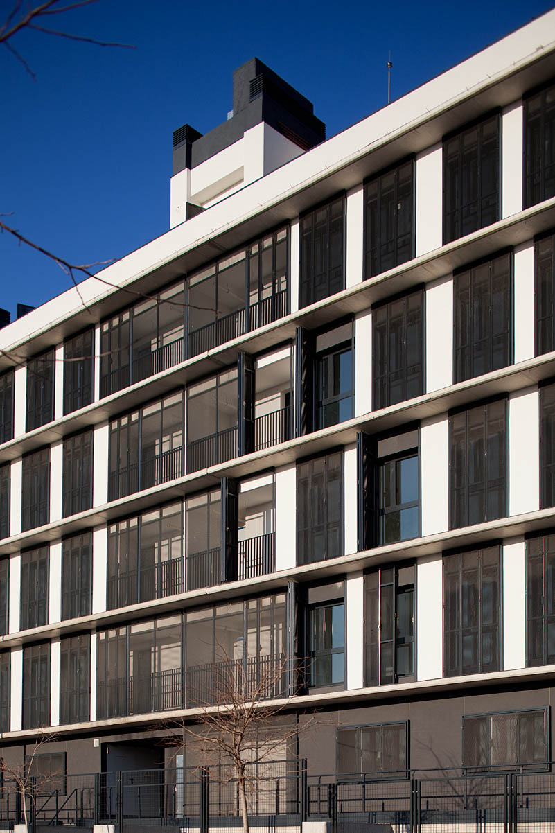 Gallery of 42 Social Housing in the New District of Barajas / B10+N ...