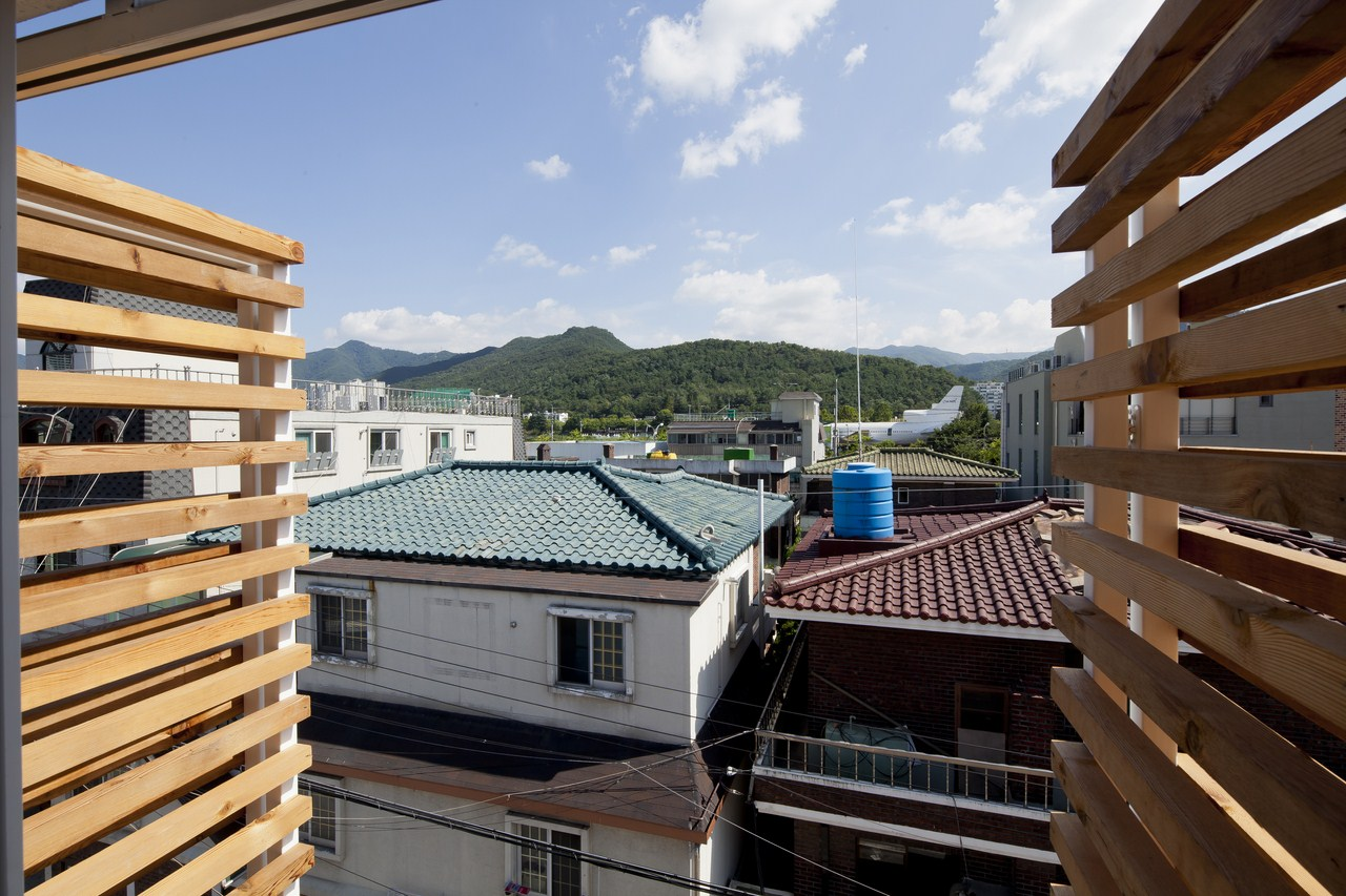 Gallery of Louver Haus / SMART ARCHITECTURE - 20