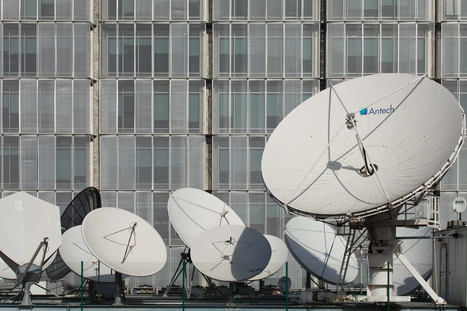 Galeria de Edifício de Escritórios da Telecom / Oficina Ideias em Linha - 5