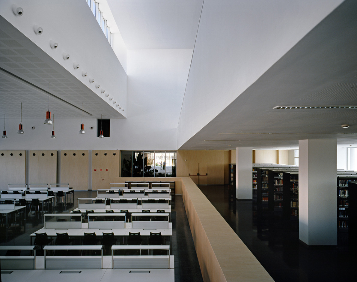 Gallery of Library and Document Center / Peñín Architects - 3