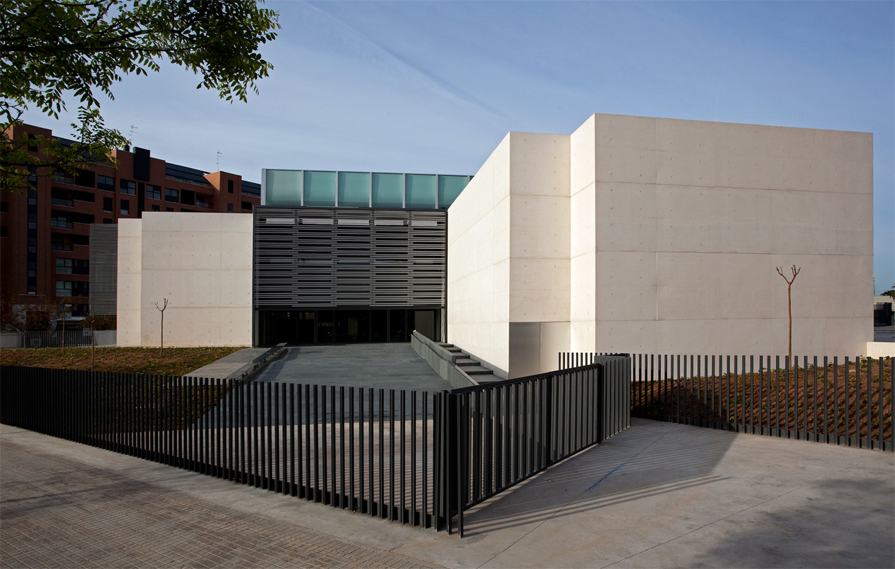 Gallery of State Reference Center for Mental Care / Peñín Architects - 4