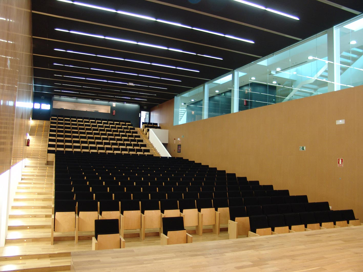 画廊 博埃西略市政文娱中心 / José M. Martínez, Inés Escudero, Fernando Nieto - 9