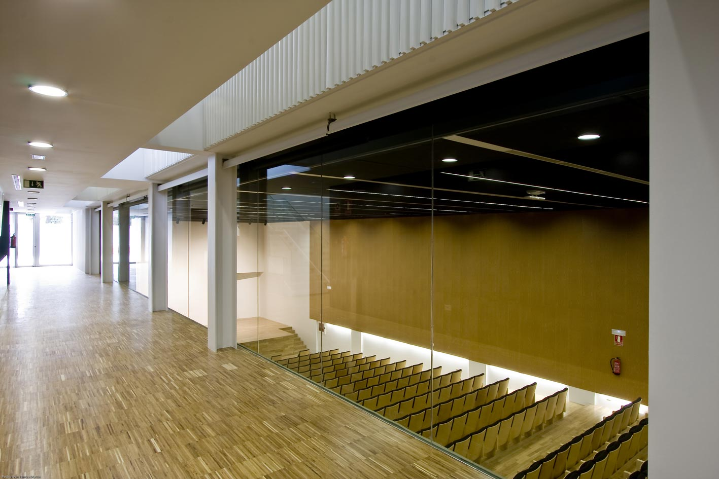 画廊 博埃西略市政文娱中心 / José M. Martínez, Inés Escudero, Fernando Nieto - 10
