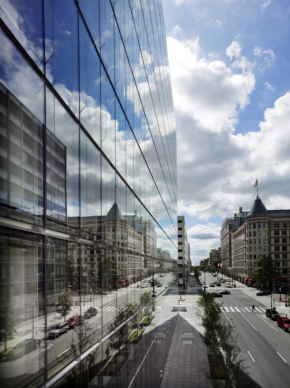 Gallery of 1999 K Street / Murphy Jahn - 8