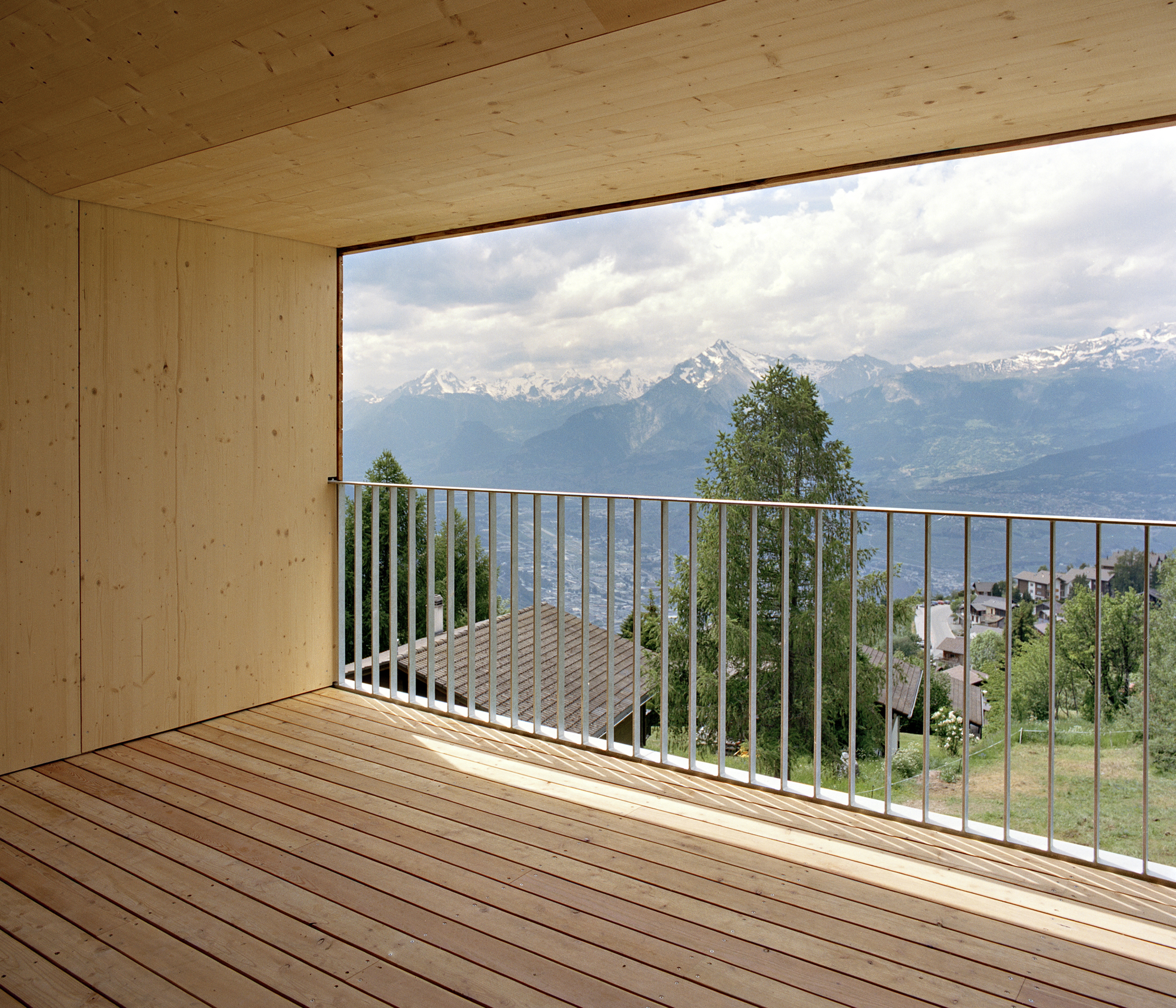 Gallery of Alt 1374 - Nax / Lx1 Architecture - 4