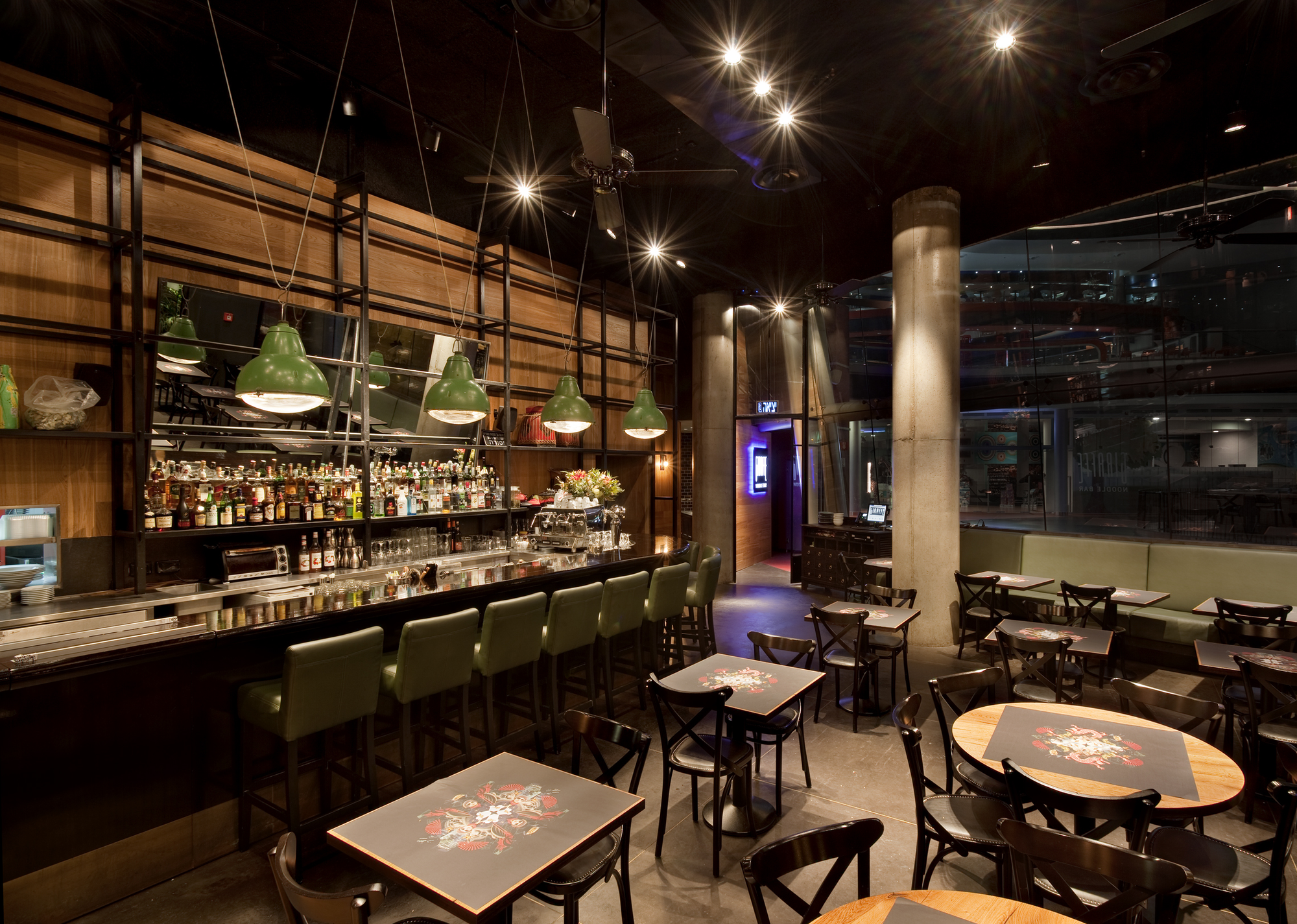 Galería de Giraffe Noodle Bar / Levy-Chamizer Architects - 7