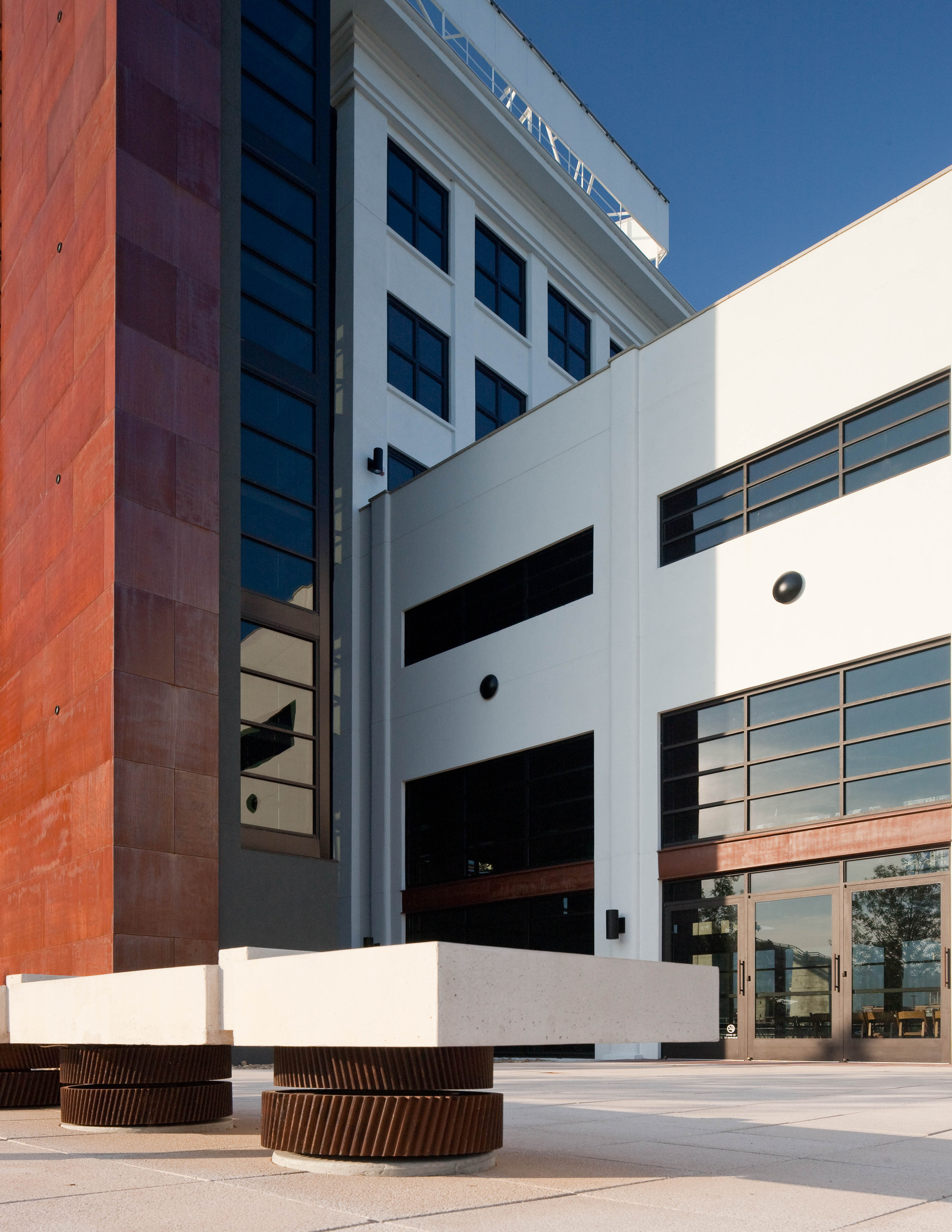 Gallery of The Bridge Building / Hastings Architecture Associates - 11